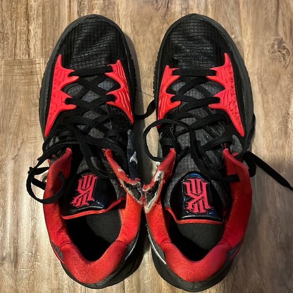 Nike | Shoes | Kyrie Low 4 Bred | Poshmark